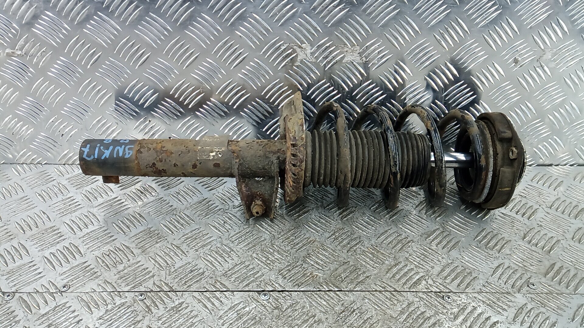 Стойка передняя правая VOLKSWAGEN JETTA 6