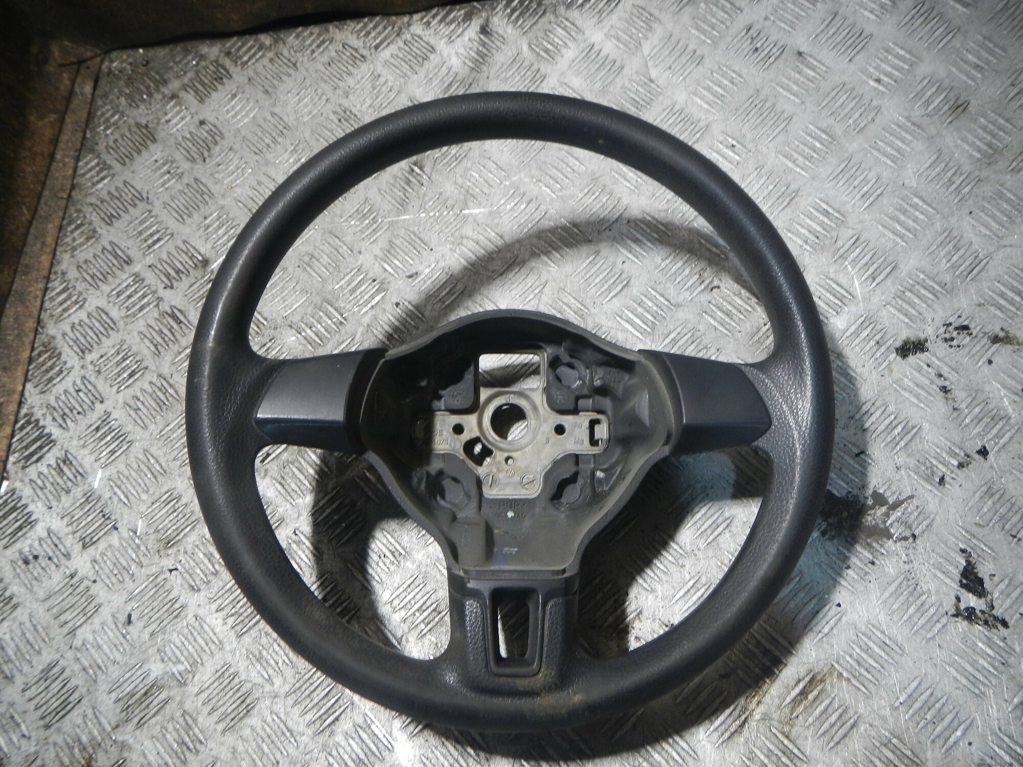 Б/У Рулевое колесо для AIR BAG, Volkswagen (Фольксваген)-CADDY (11-) VOLKSWAGEN CADDY (11-) Потертости. 587805 VAG арт. ...