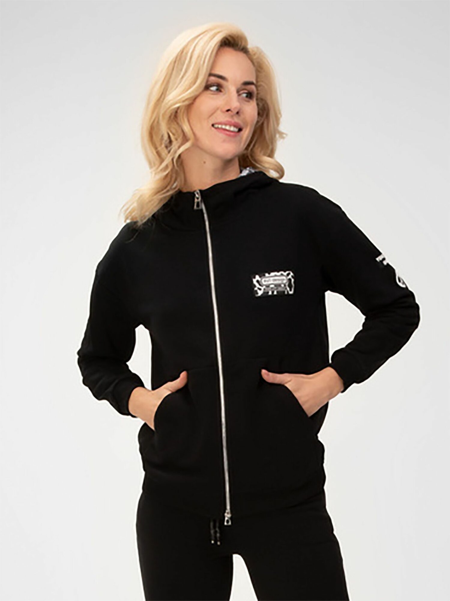 Толстовка спортивная