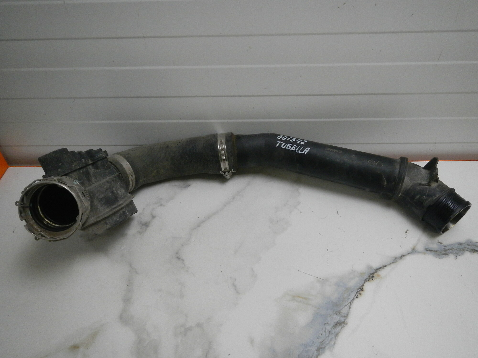 Б/У Патрубок интеркулера, Geely (Джили)-TUGELLA (20-) GEELY TUGELLA (20-) Сломано 2 крепления. 601342 GEELY арт. 2074119800