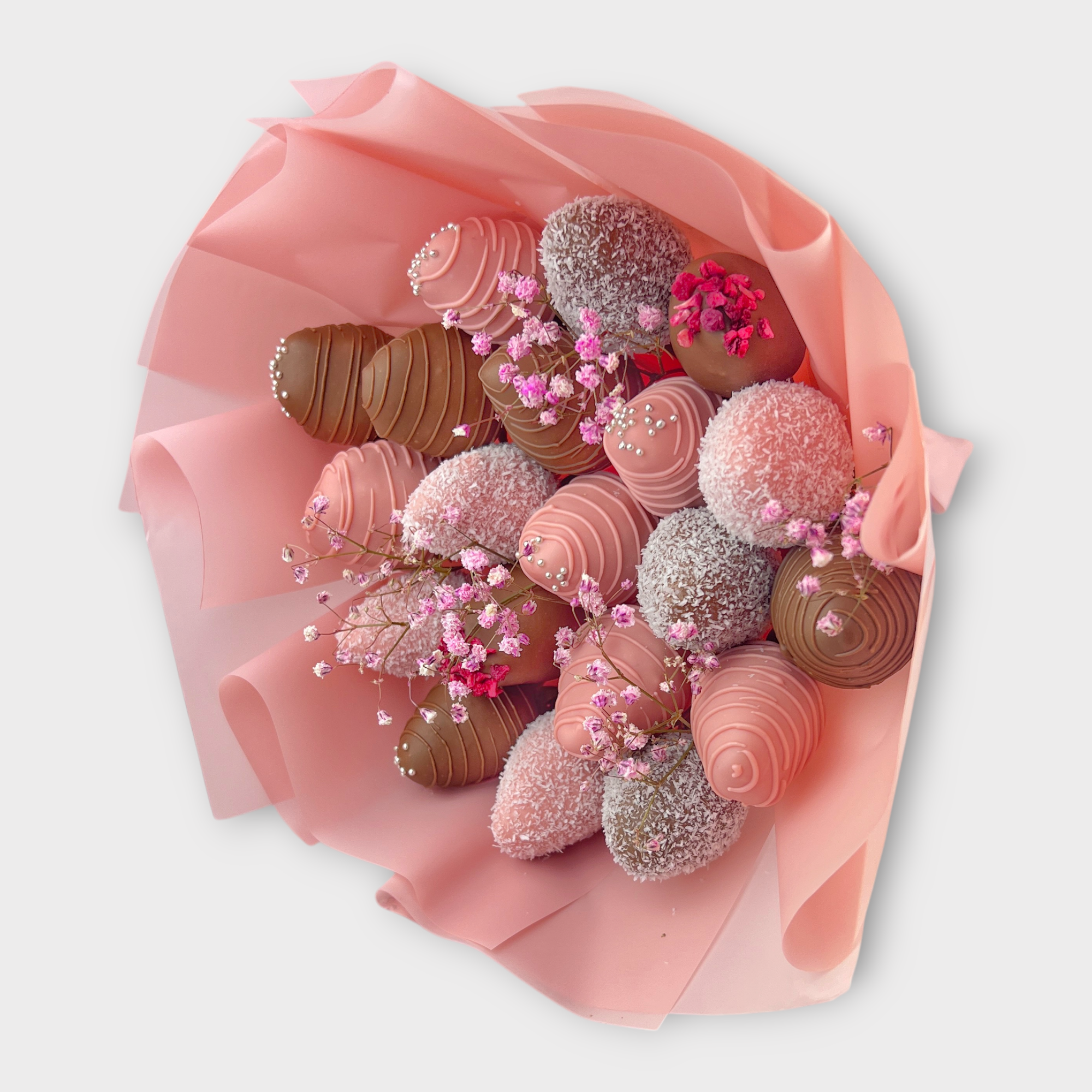 Букет из гипсофилы и клубники в шоколаде «Мечта»