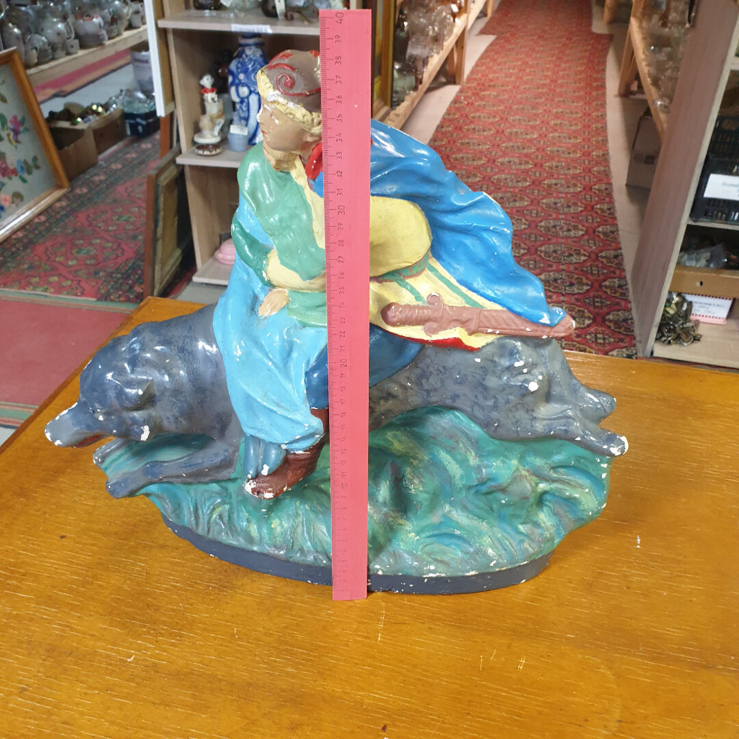 Статуэтка "Иван царевич и серый волк" Гипс. (есть сколы).