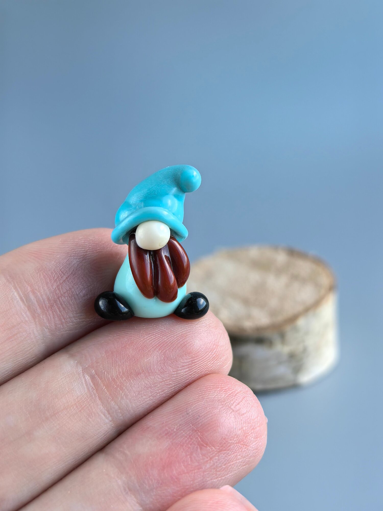 Фигурка стеклянная Гномик бирюзовый статуэтка или сувенир из стекла