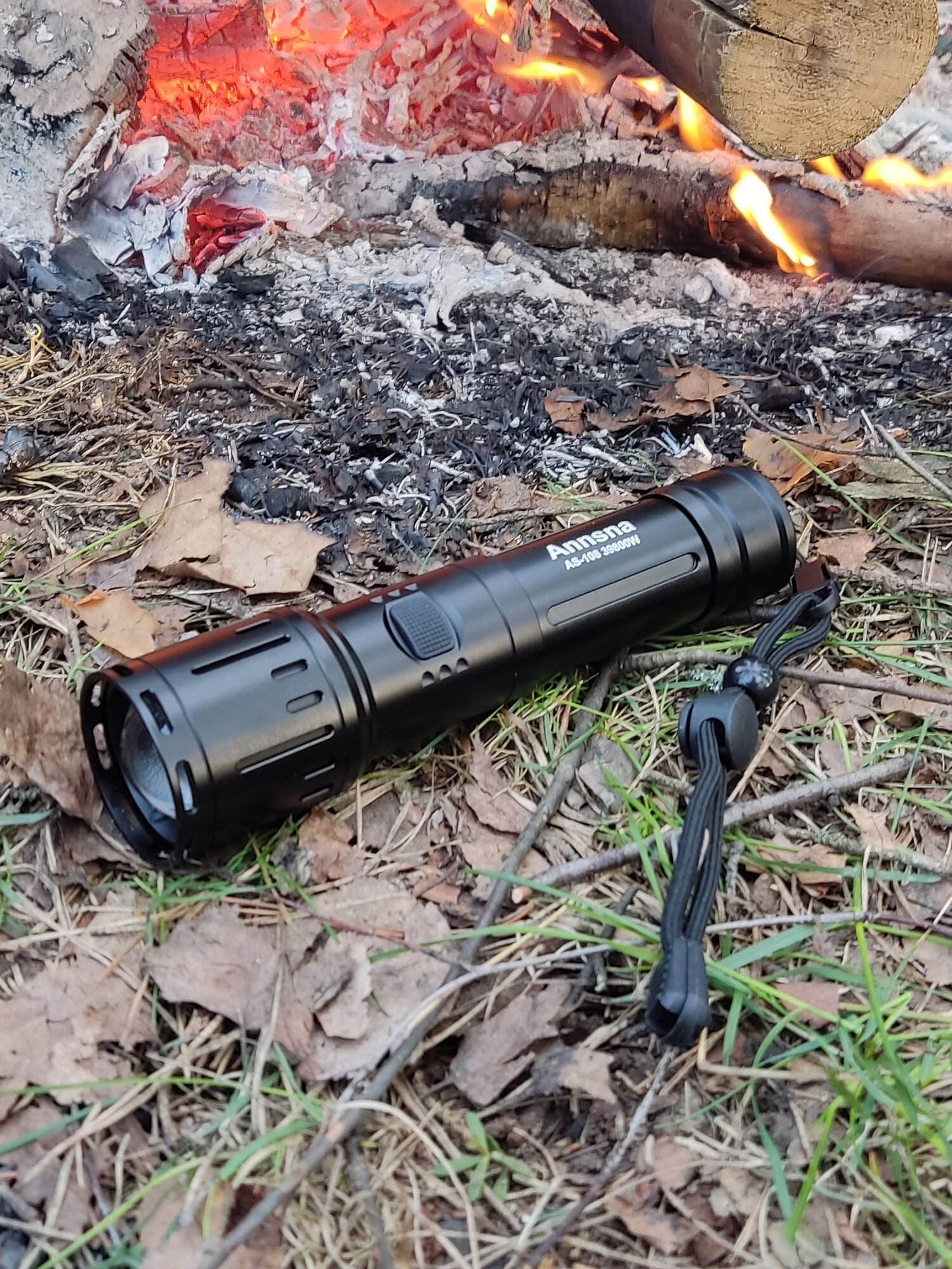 Мощный светодиодный фонарь на аккумуляторе, из металла, с фокусировкой луча, Annsna AS-108
