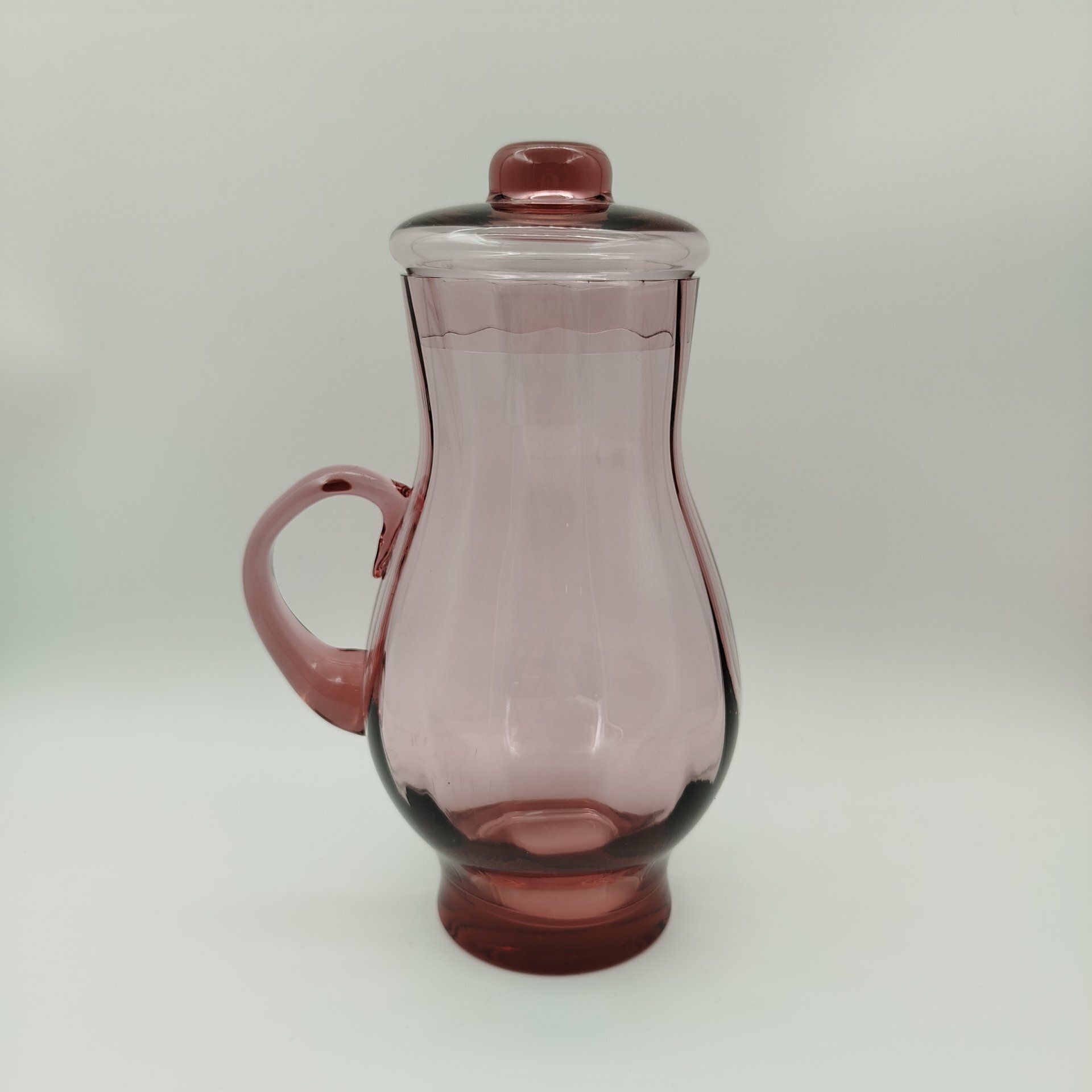 Кувшин для воды и прохладительных напитков с крышкой