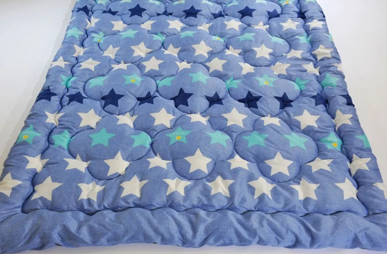 Одеяло полиэфирное 1,5сп 140х205 см пл. 350 гр/м от Валетекс в ткани полиэстер звезды