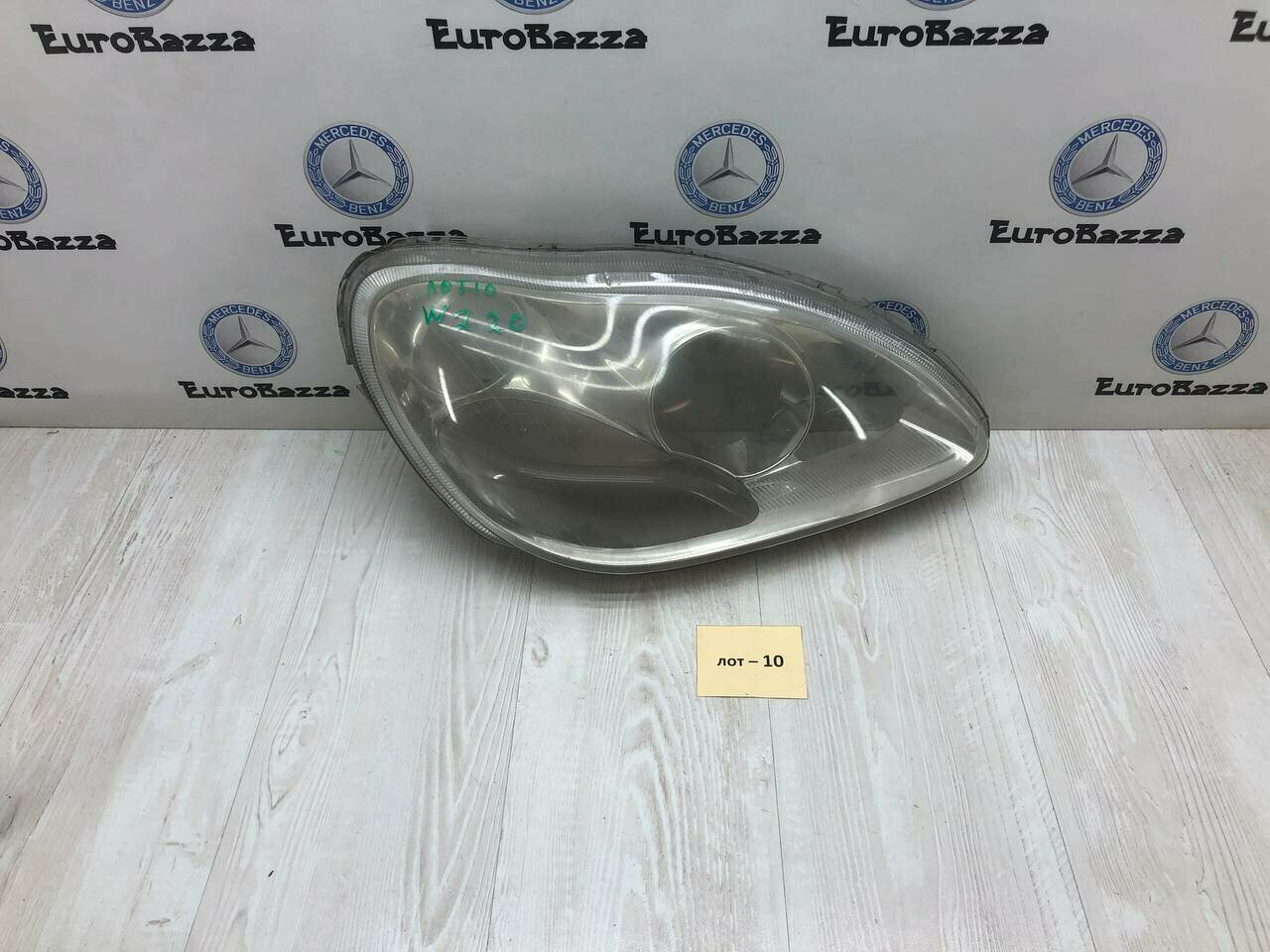 Стекло правой фары Mercedes W220 A2208260290
