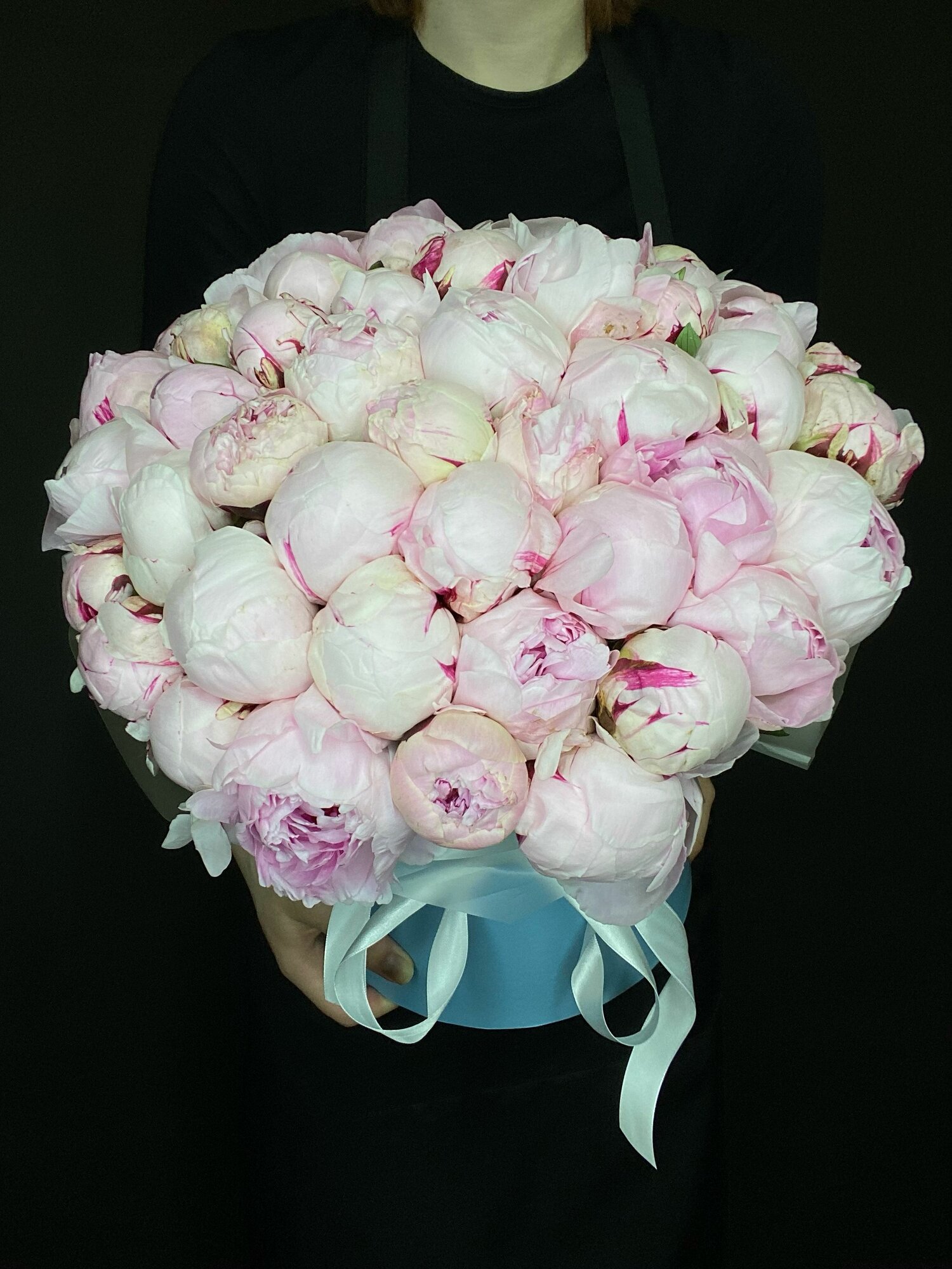 Пионы в коробке