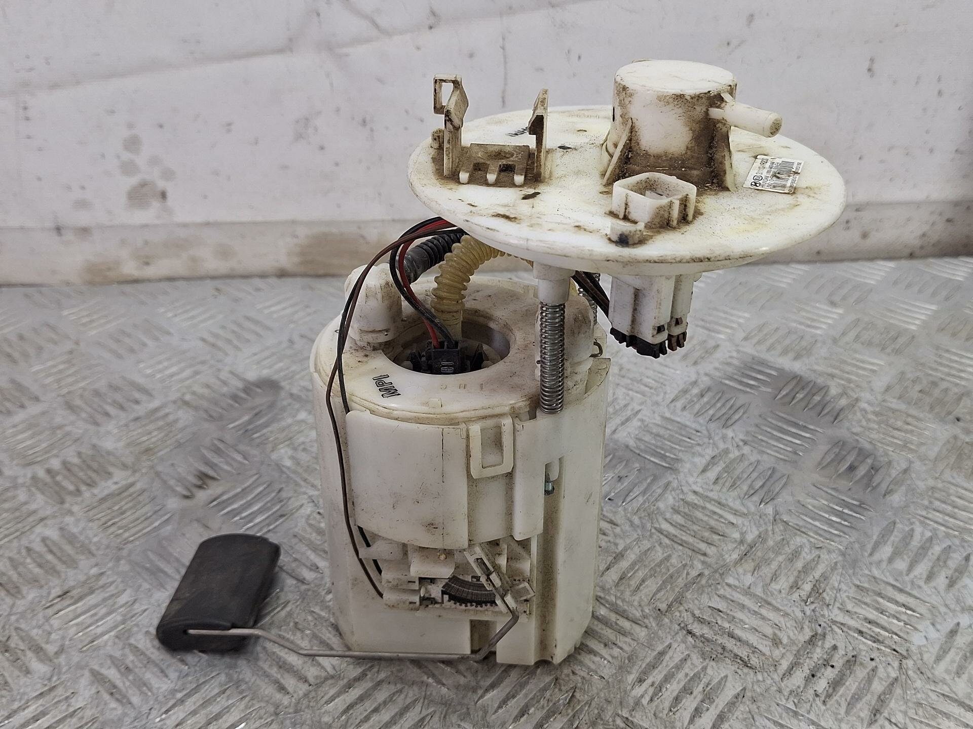 Насос топливный в бак Kia Rio 3 (2011 - 2015) 31110-1R200