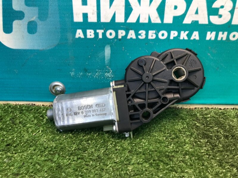 Моторчик регулировки сиденья передний левый 0390203467
