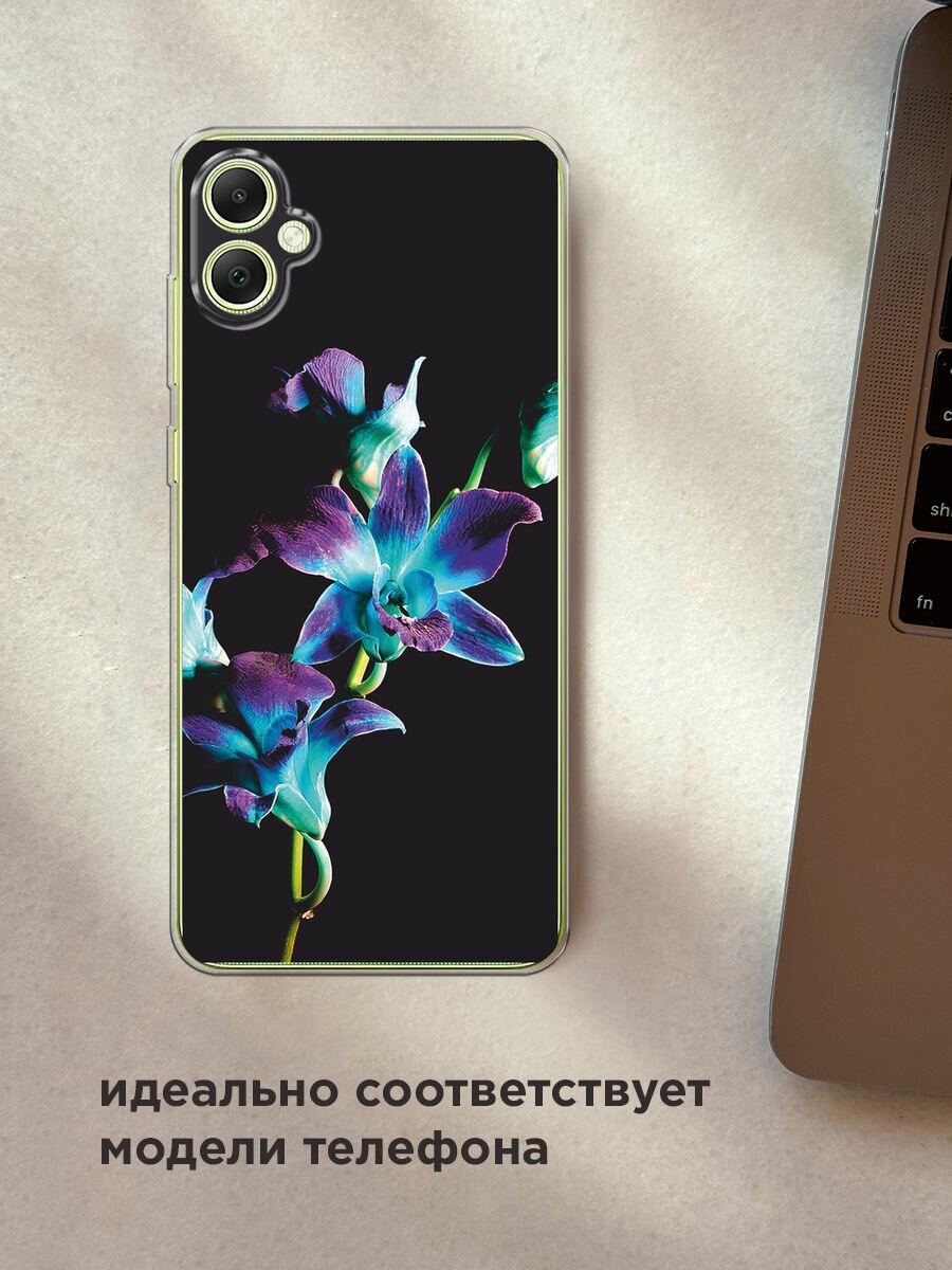 Чехол на Samsung Galaxy A05 / Самсунг Галакси A05 с принтом "Синий цветок на черном" — фото 1