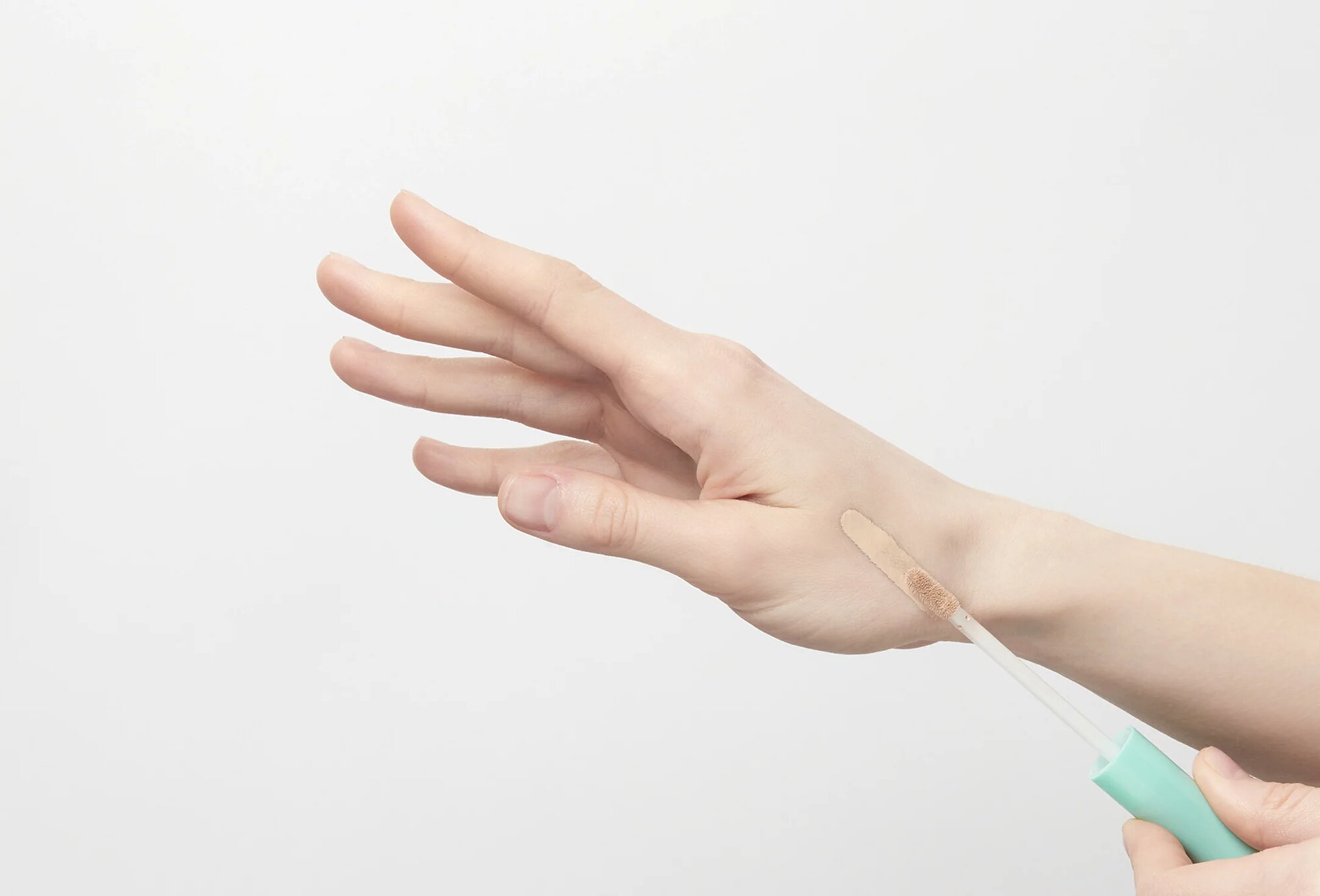 Консилер Essence "Skin Lovin" 10, для всех типов кожи, для маскировки несовершенств