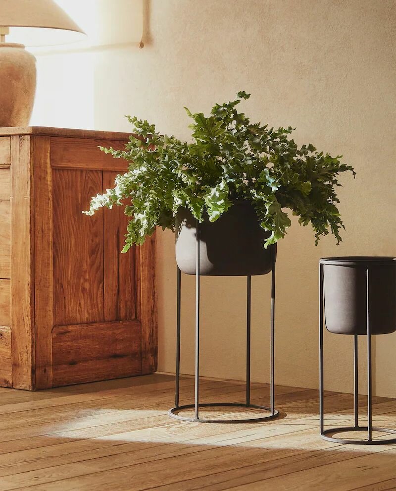 Zara Home Цветочный горшок на подставке с эффектом обожженного металла 31х31х60 см 1311/748-1