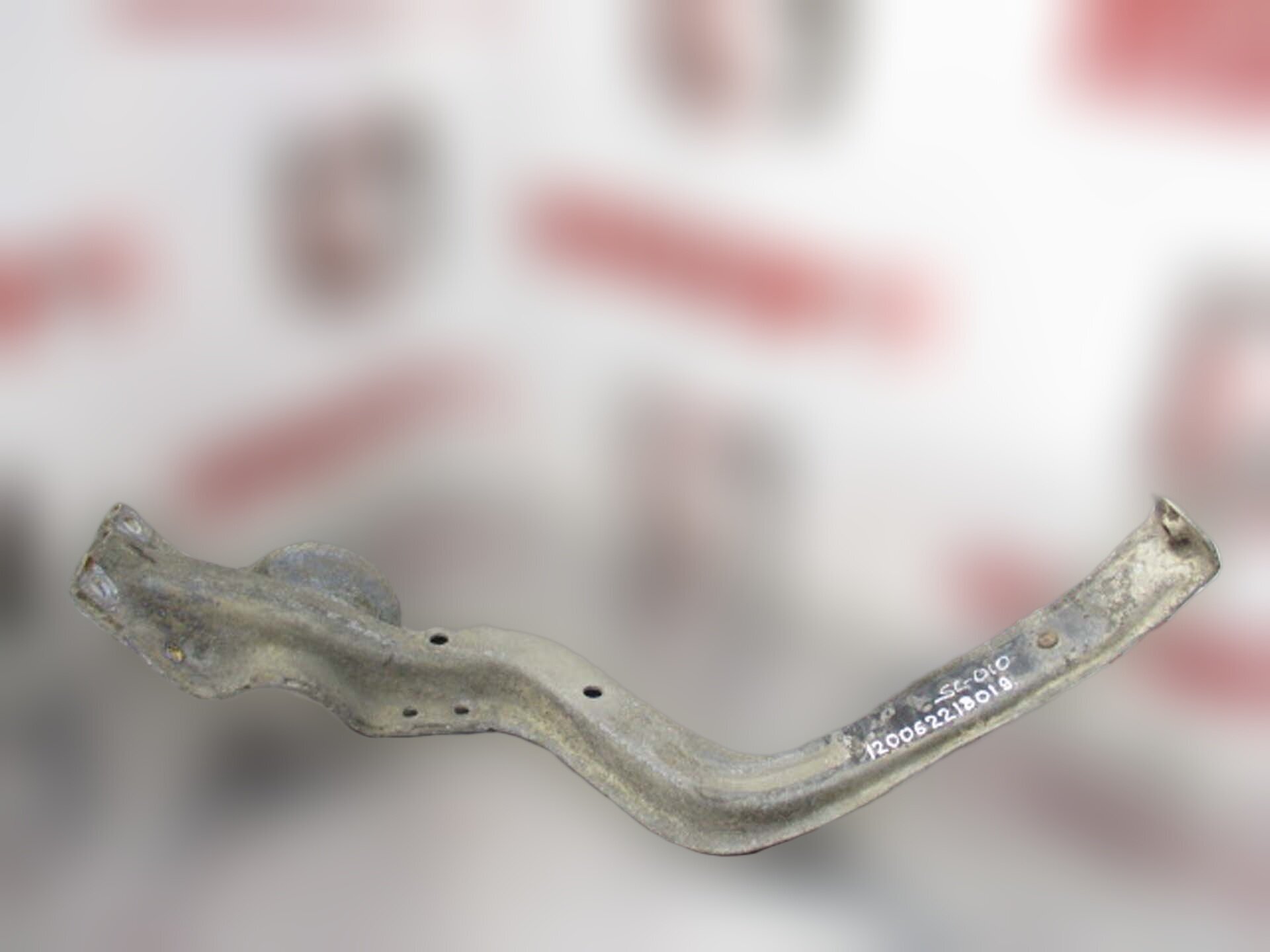 Кронштейн крыла передней оси справа Scania P, G, R