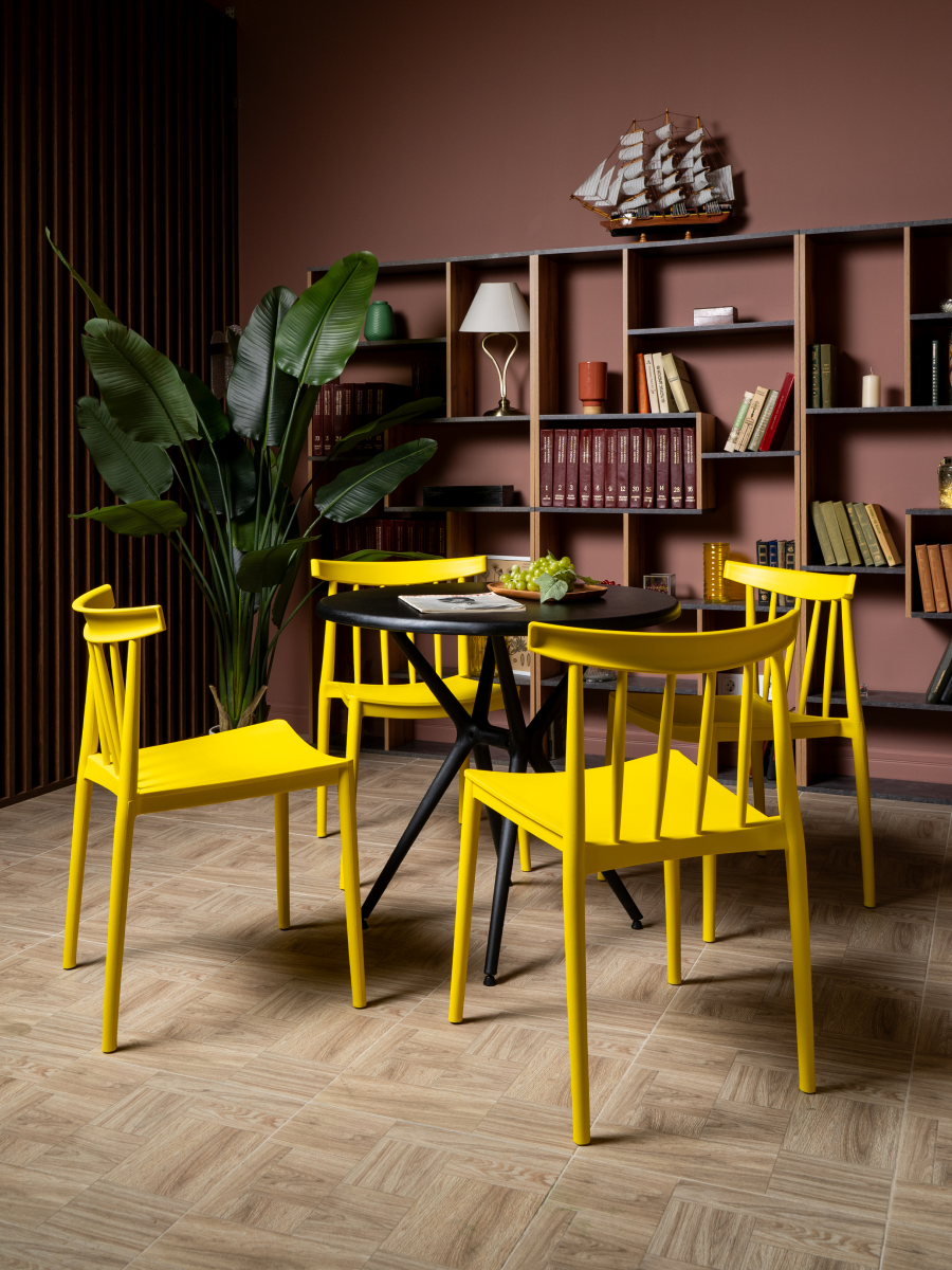 Комплект садовой мебели Royal Family: черный стол TOM + 4 желтых стула KAI