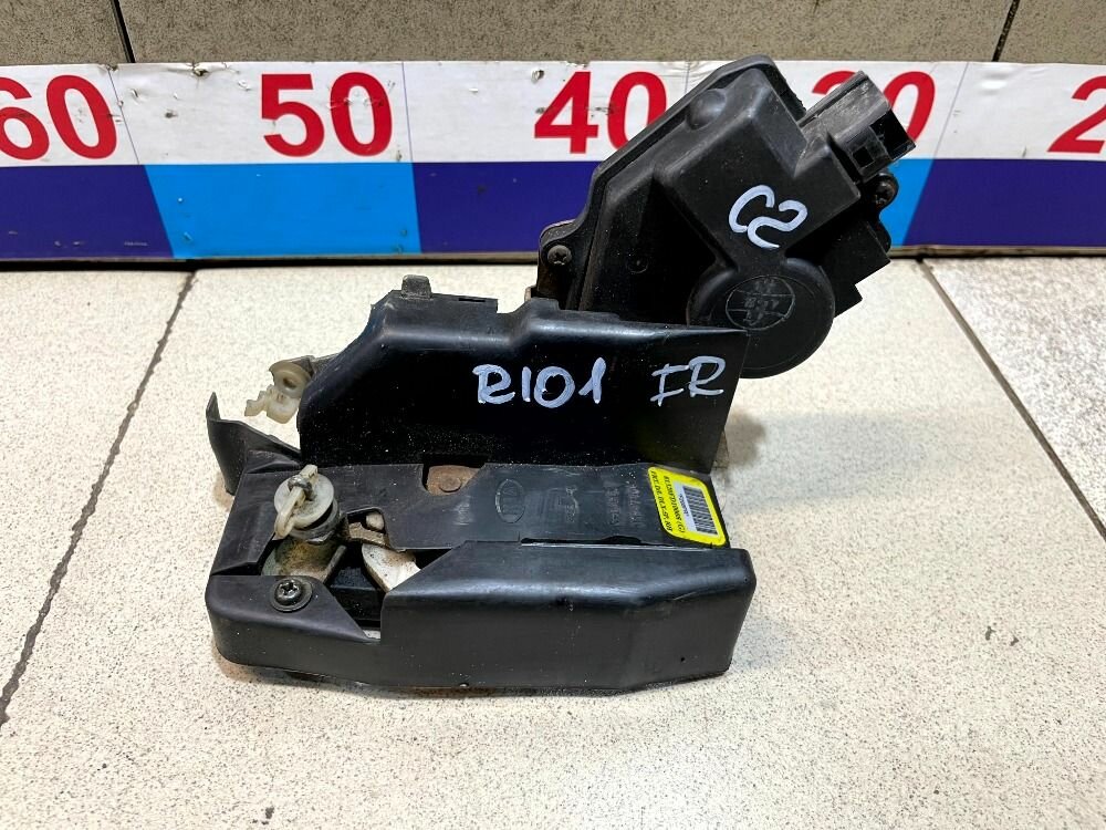 Замок двери передней правой Kia Rio I 81320FD10008