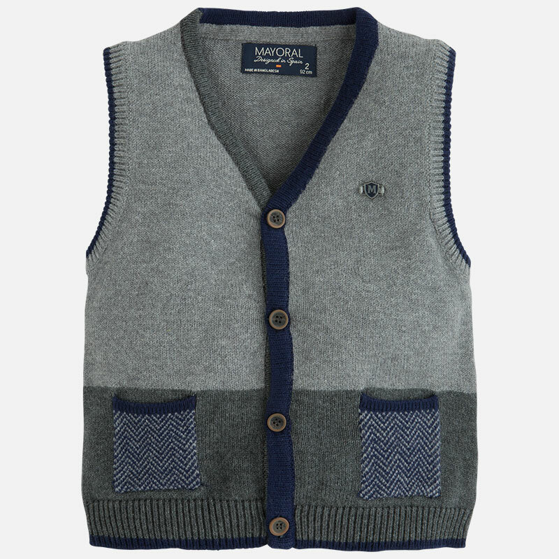 Жилет вязаный