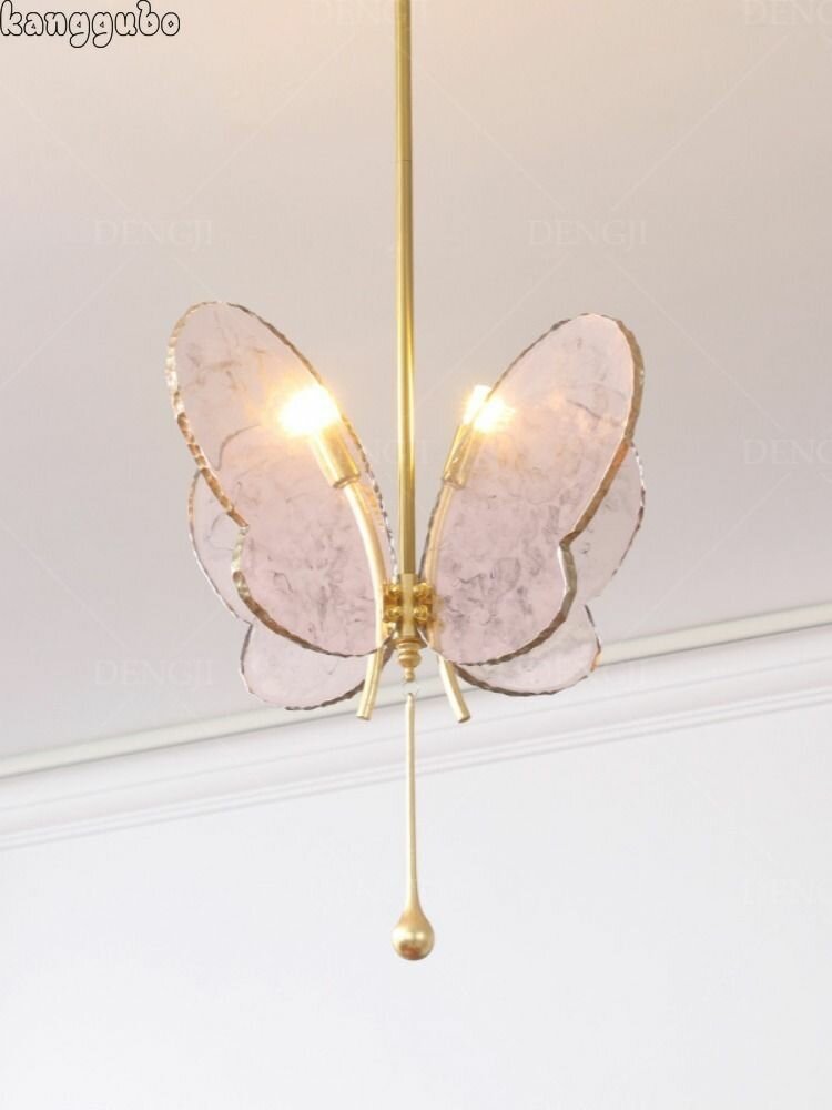 Стеклянная люстра в форме бабочки