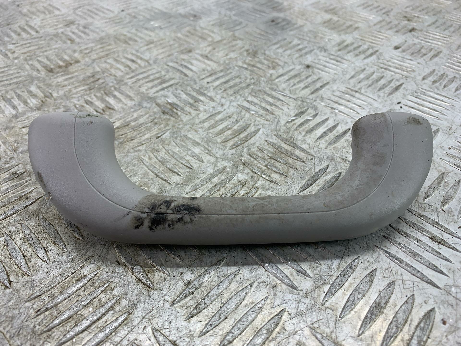 Ручка потолочная передняя правая Kia Venga рест. 2018