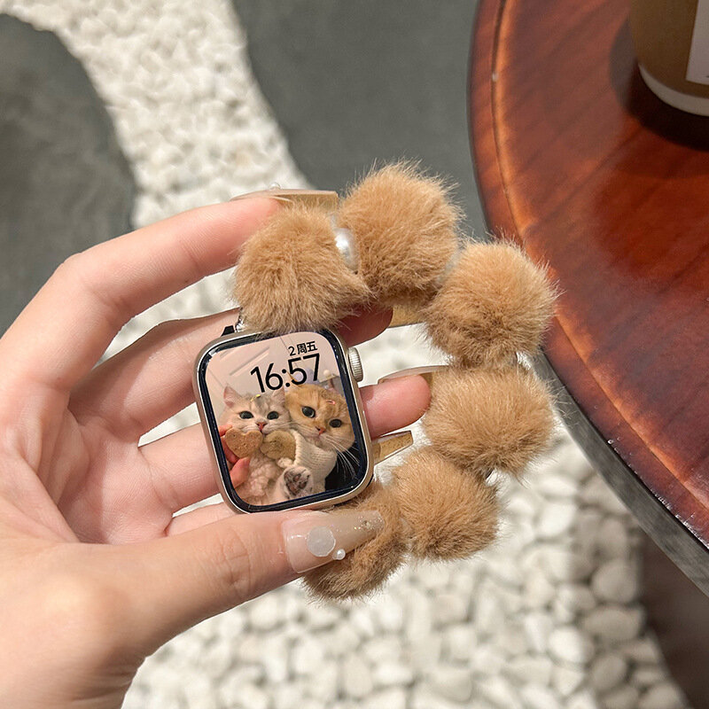 Эластичный ремешок с плюшевыми шариками для Apple Watch 1-9/10-11/SE1-3/ULTRA1-3(42/44/45/46/49 мм), светло-коричневый