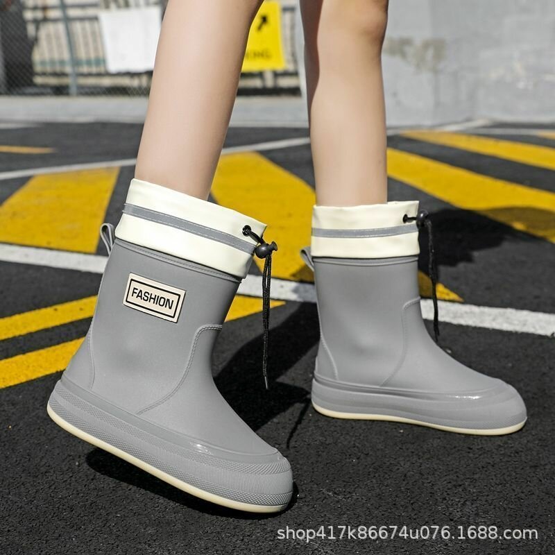 Женские модные новые водонепроницаемые сапоги на шнурке, нескользящая обувь для ходьбы по воде, подходящая для ношения на открытом воздухе, резиновая обувь для студентов, теплые водные сапоги с флисовой подкладкой.
