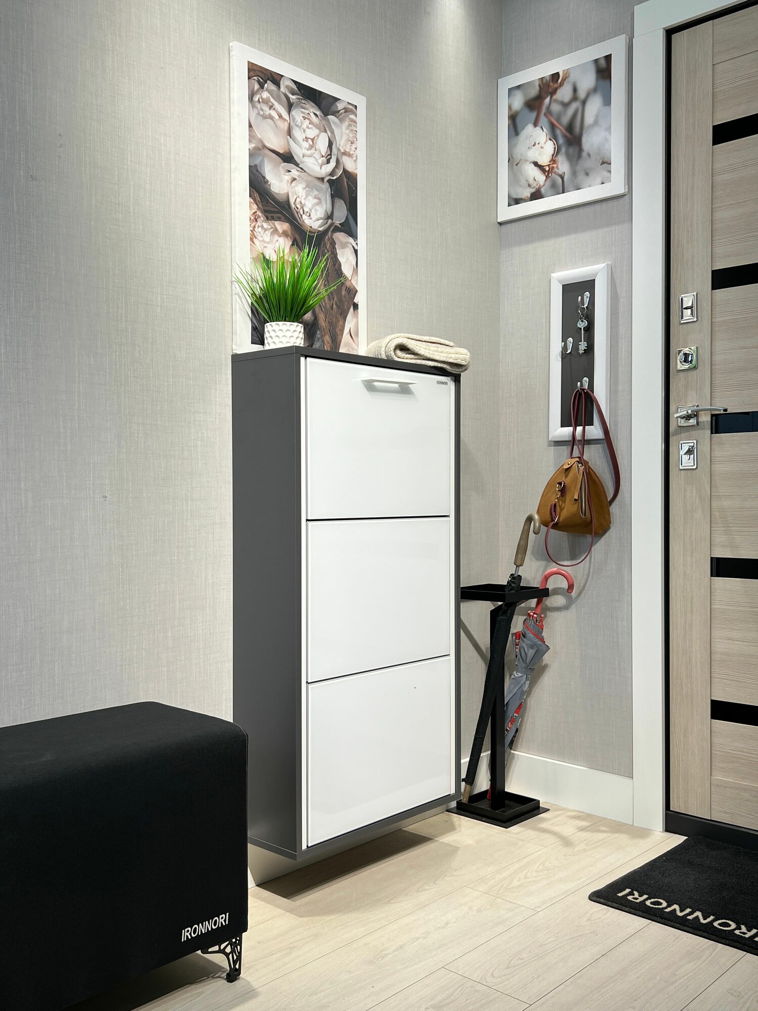 Обувница в прихожую IRONNORI Лайт 3 секции, Графит/стекло белое, профиль белый, 104х54.5х20 см