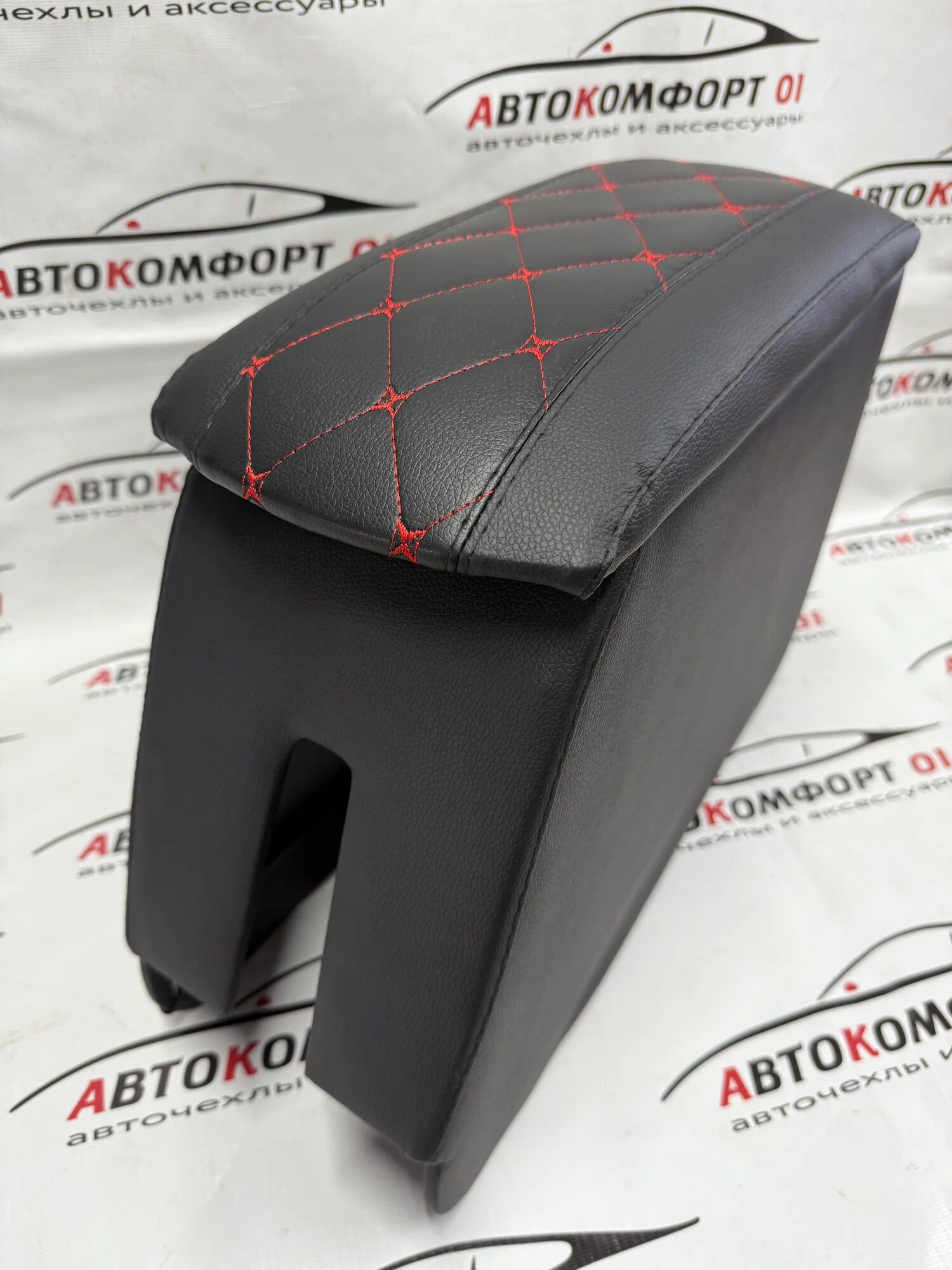 Подлокотник - бар для Volkswagen Polo 5 до 2020 года. Экокожа, черный, красная строчка.