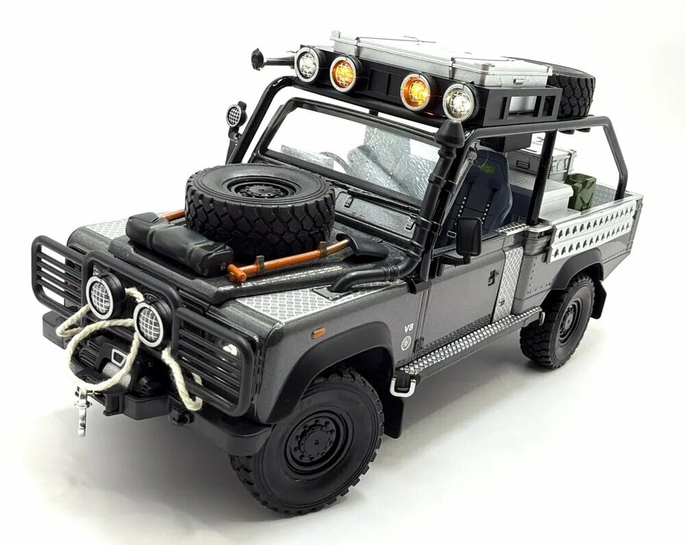Металлическая машинка инерционная модель Tomb Raider Land Rover Defender 110 / Масштаб 1:24