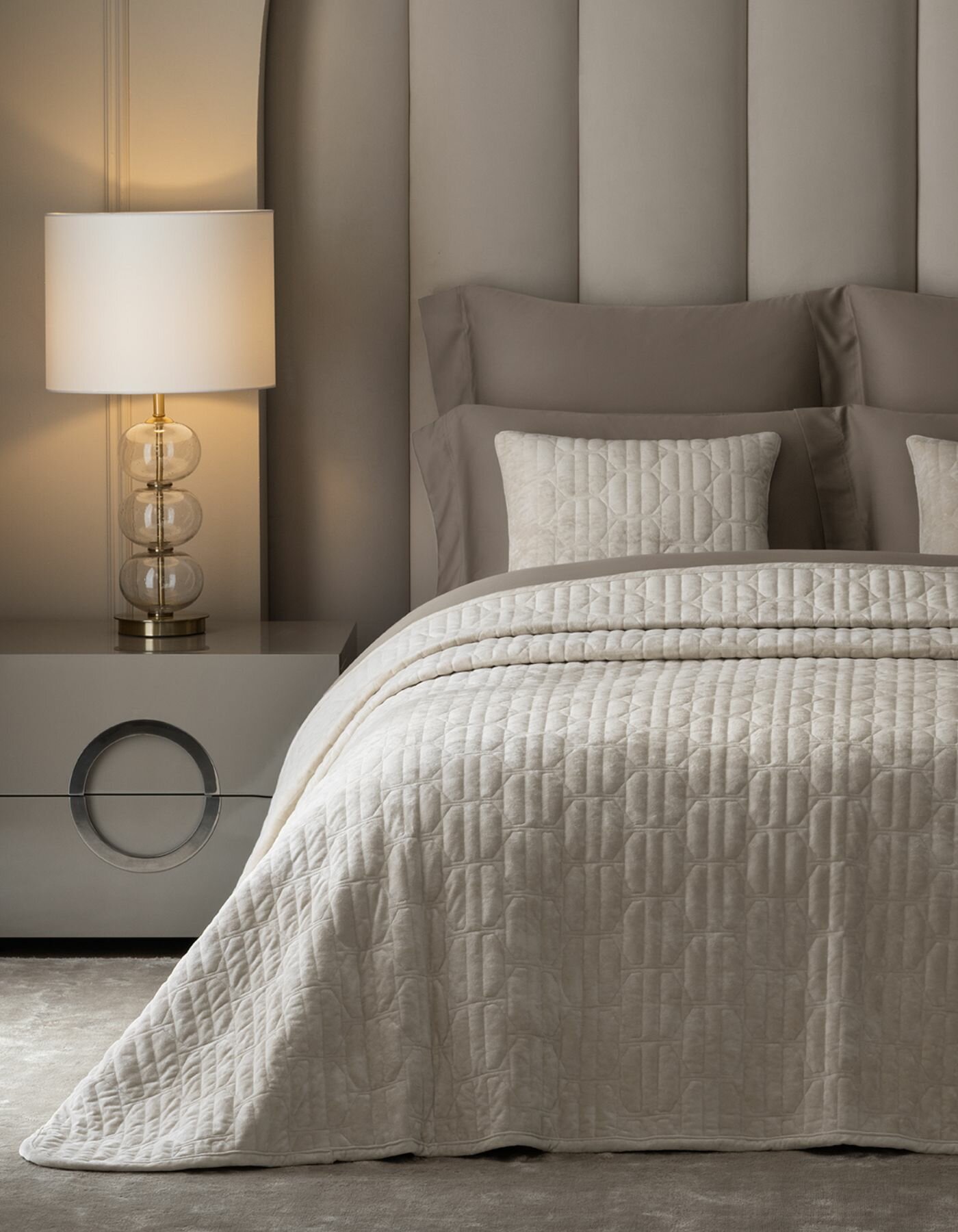 Togas Покрывало 250х260 "Арнас" бархат, жемчужное