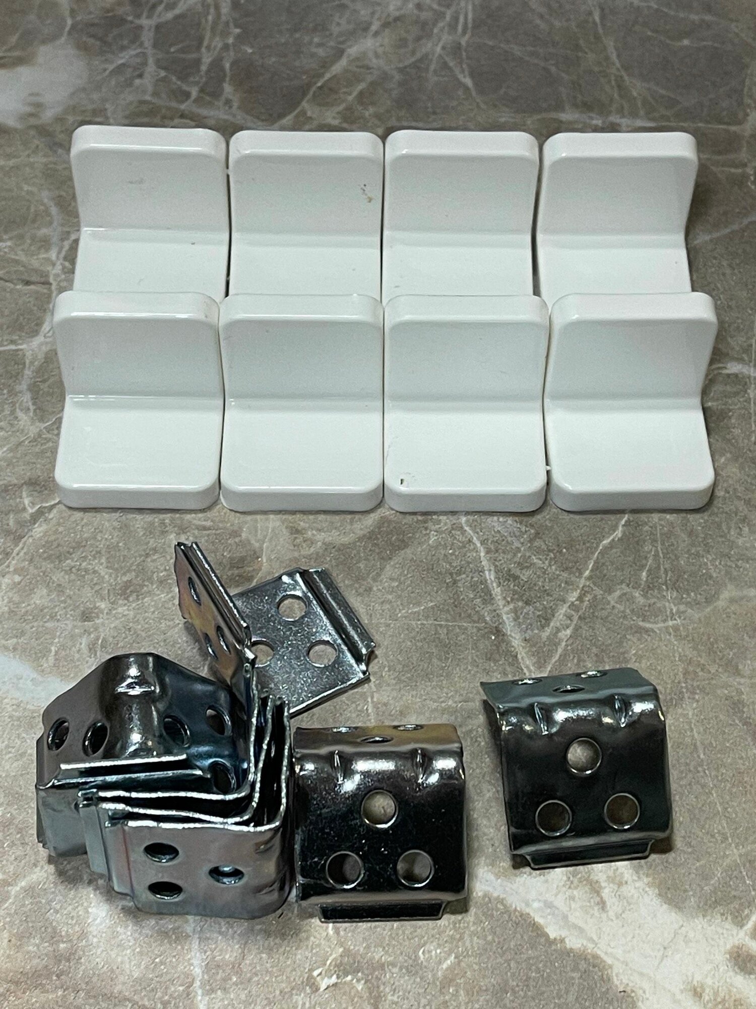 Уголок металлический с пластиковой крышкой, белый (8 шт)