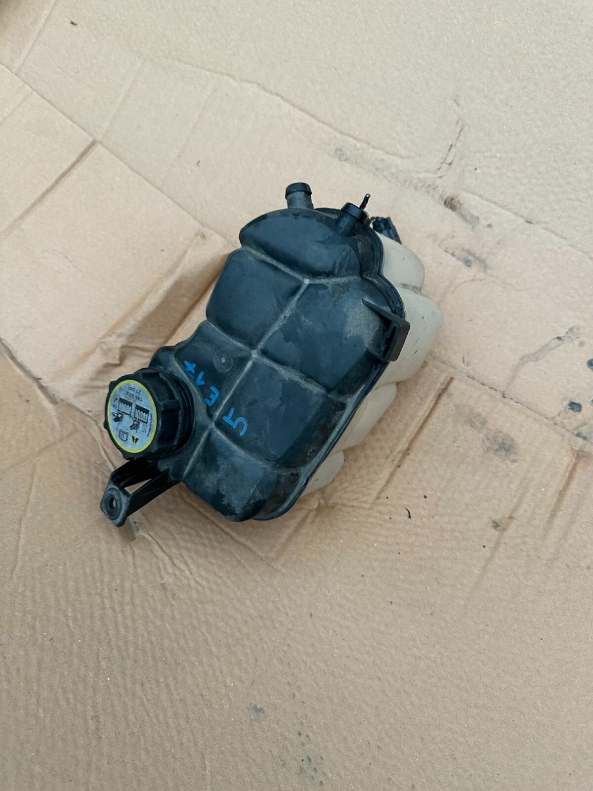 Бачок расширительный Land Rover Freelander 2 2.2 LR004080