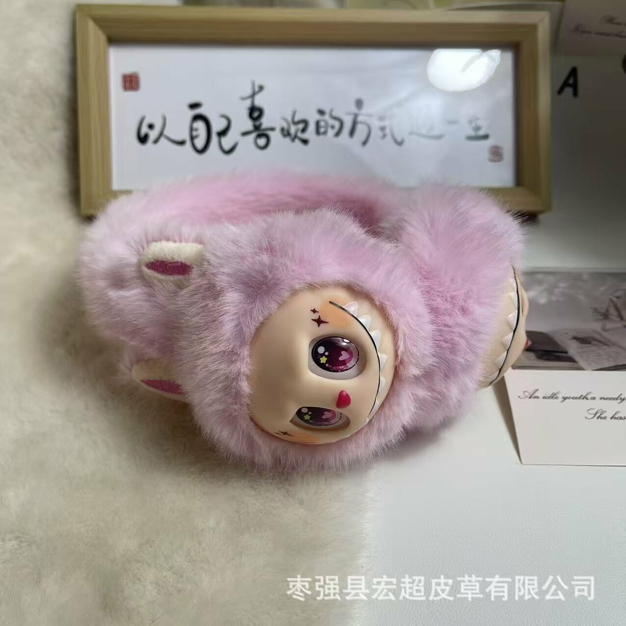 Эти зимние теплые наушники из ПВХ, выполненные в форме плюшевых кукол, защищают от ветра и холода, обеспечивая тепло и комфорт для детей.