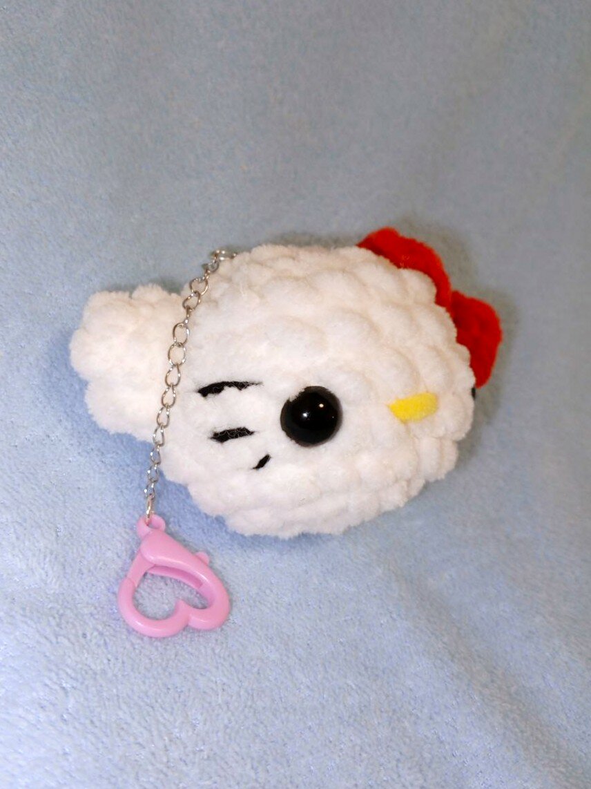 Мягкая вязаная игрушка - брелок "Хеллоу Китти", ручная работа, подарок на Новый год и Рождество