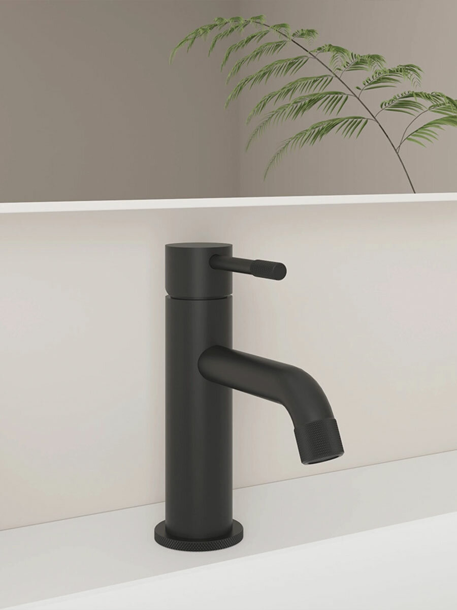 Смеситель для раковины от бренда Vieir однорычажный литой из латуни V402511-C черный