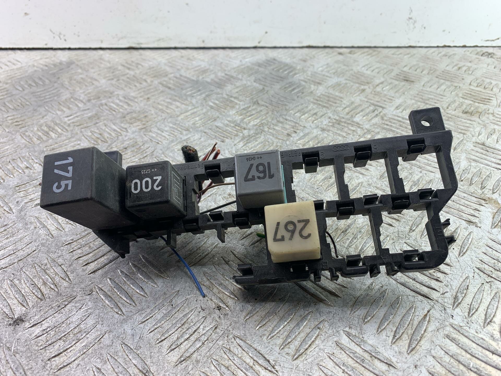 Блок реле Volkswagen Passat B5 рест. 2003 8D0937503E