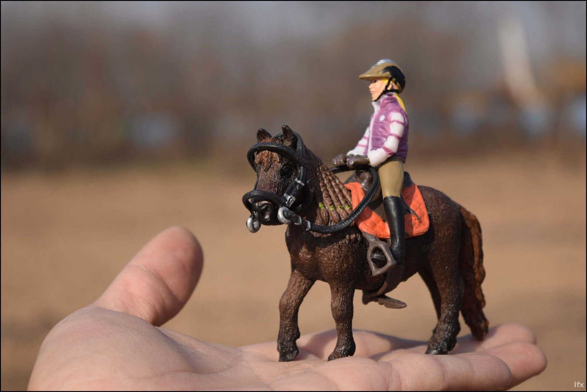 Эксклюзивная миниатюрная копия лошади Шляйх для конного спорта