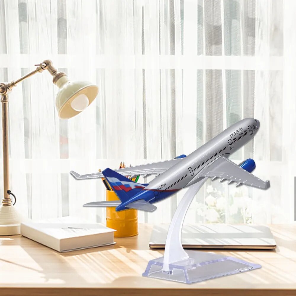 Модель самолета из сплава Airbus A330 Аэрофлот VQ-BDY, масштаб 1:160, серебристый, синий, красный — фото 1