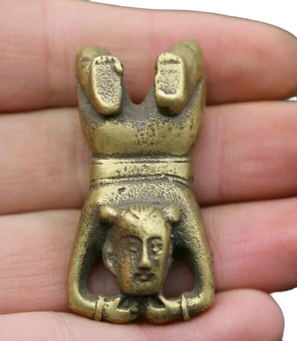 Бронзовая статуэтка девушки OLOEY