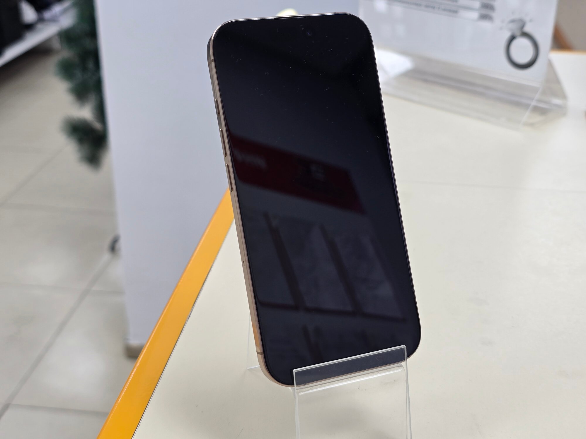 Смартфон Apple iPhone 16 Pro 256 ГБ, Dual nano SIM + eSIM, пустынный титан