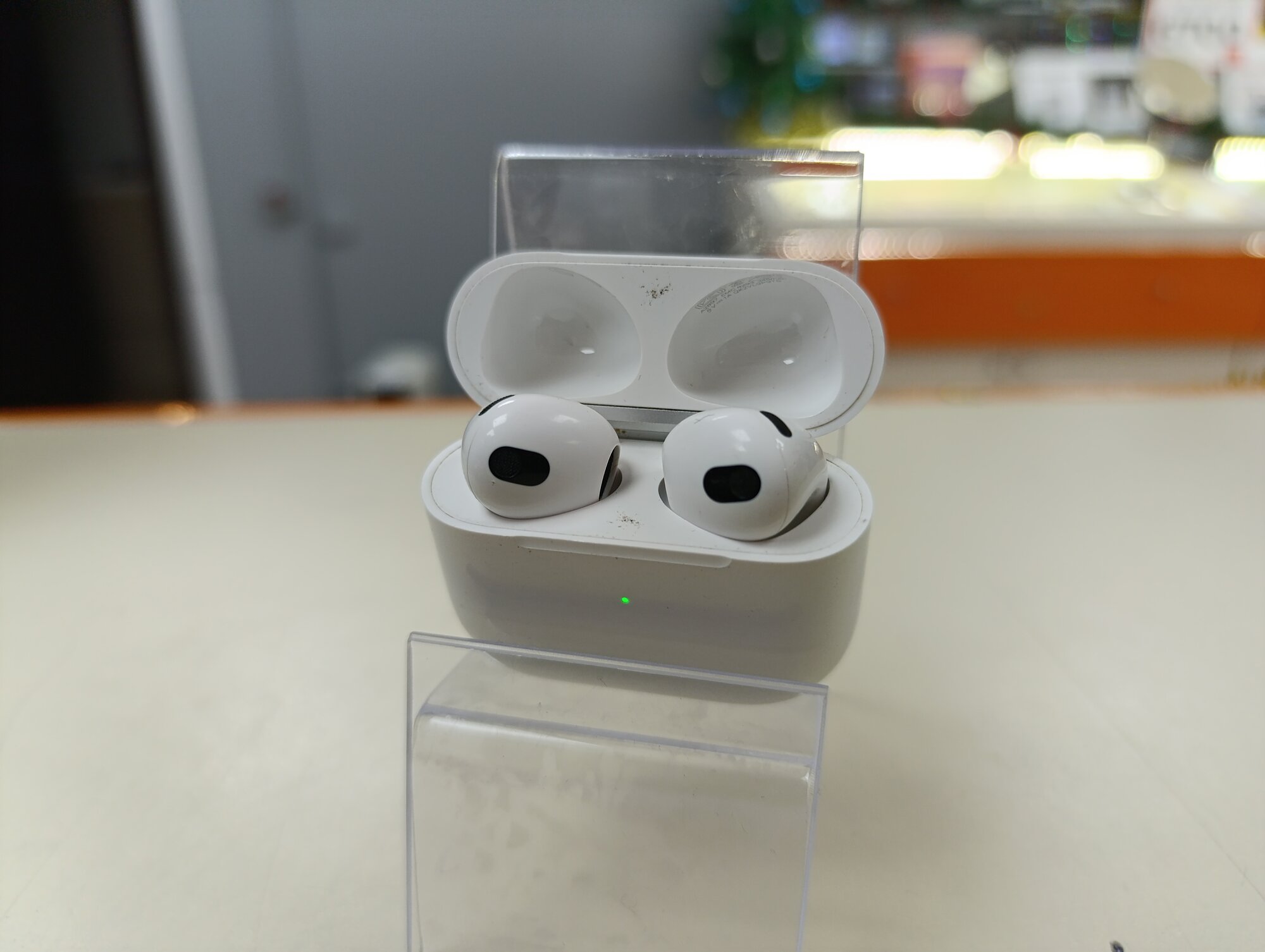 Беспроводные наушники Apple AirPods 3 with (Lightning Charging Case), White уценка Б/У