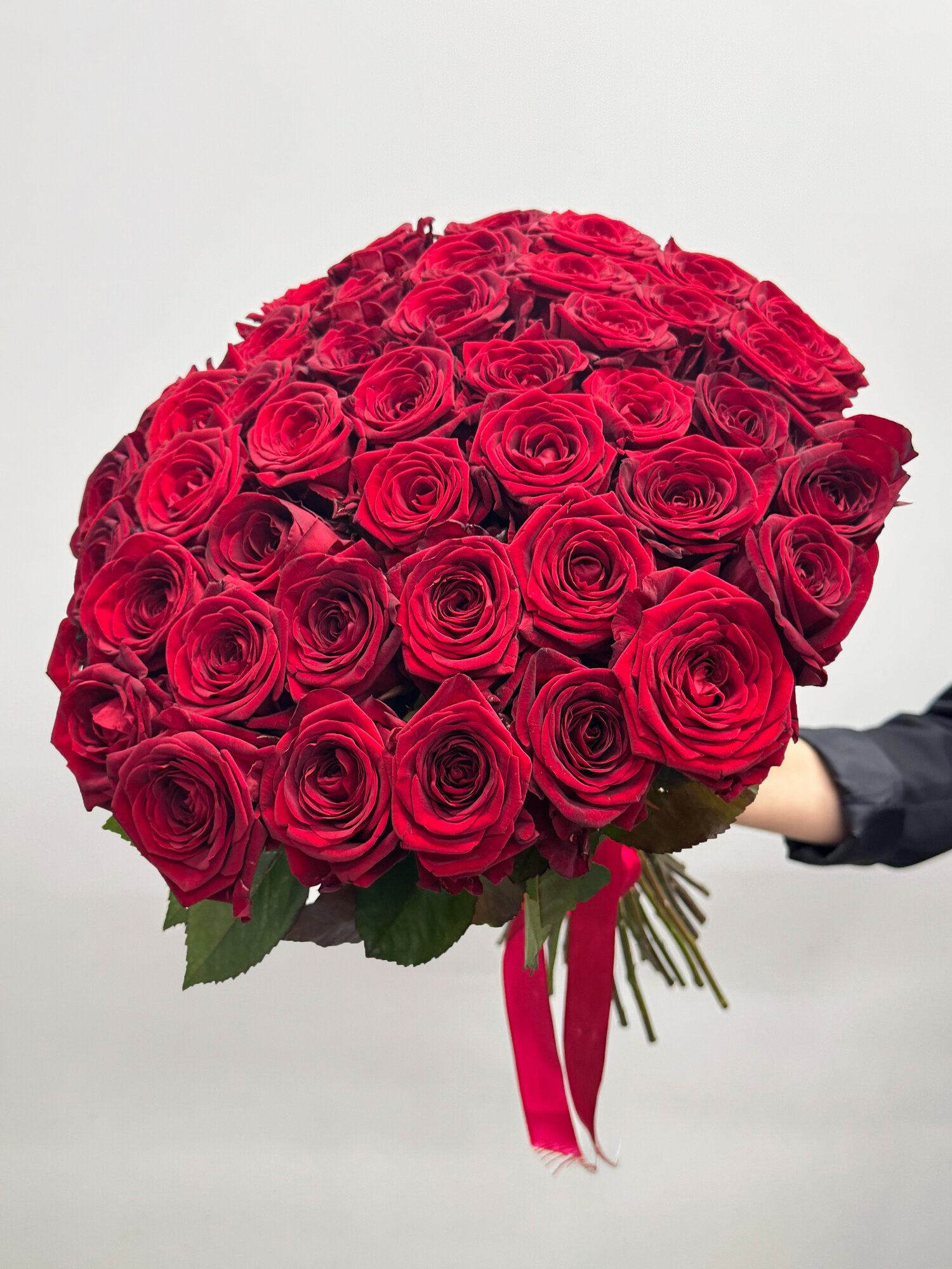 Букет живых цветов, красные розы 35 шт. 50 см "Ред наоми", флау стор