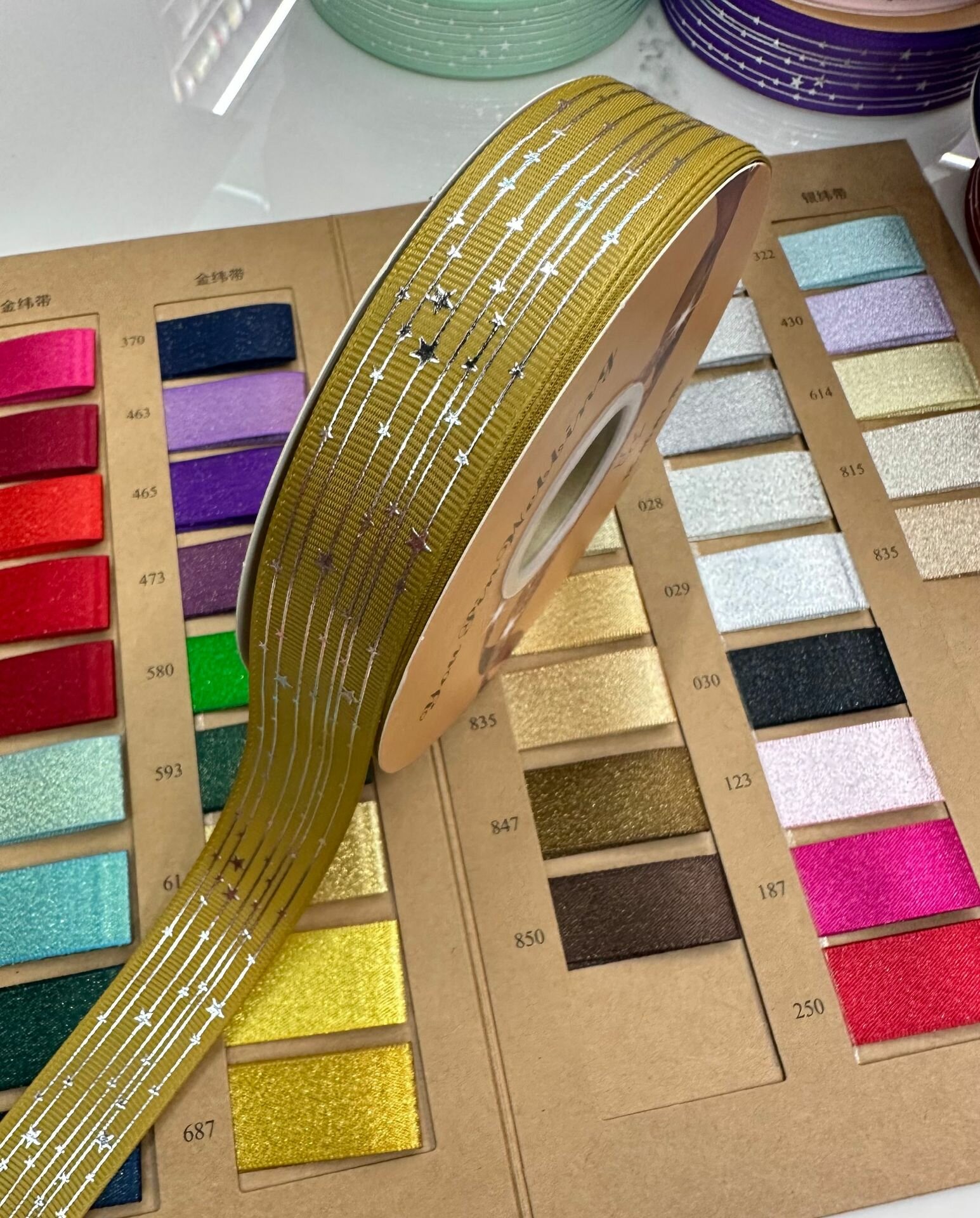 Горячая продажа 2,5 см широкая термосклеенная серебряная звезда рифленая лента ручной работы DIY лента подарок фабрики праздничное украшение