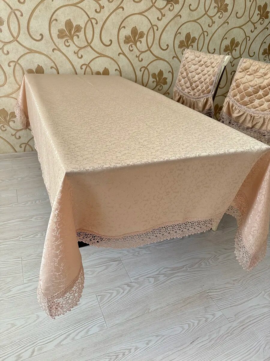 Скатерть жаккардовая с кружевом 120х150 см