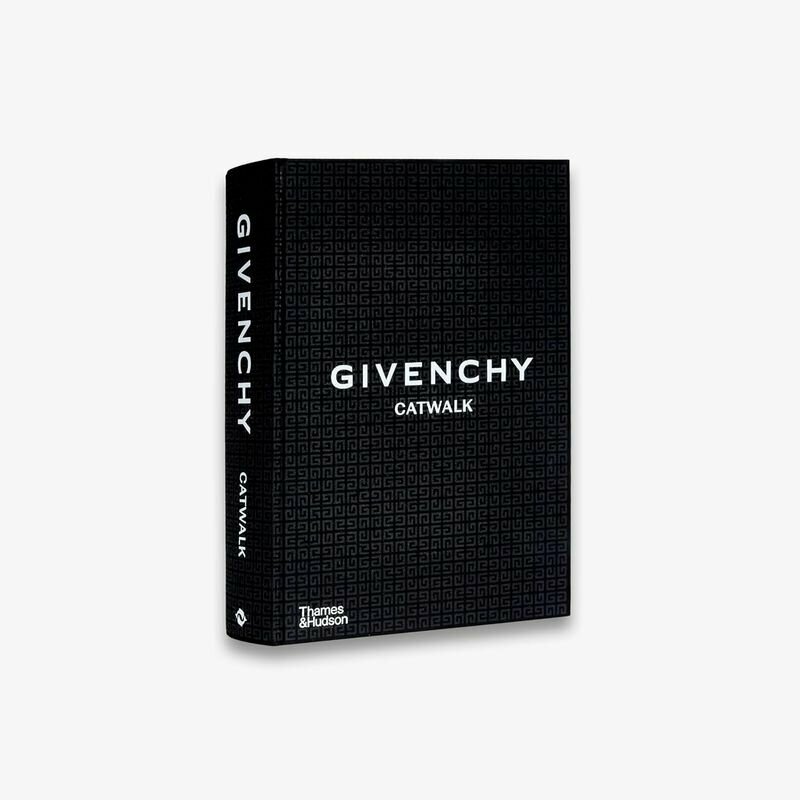 Книга Givenchy Catwalk: The Complete Collections — фото 1