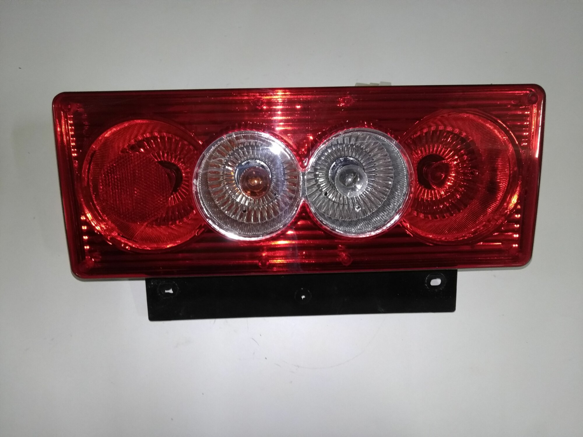 Фонарь задний правый FOTON 1039 1049С 12V (1B18037200012)