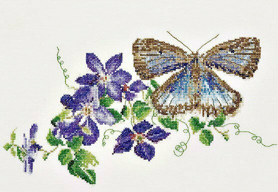 Бабочка и клематис (лен) 438