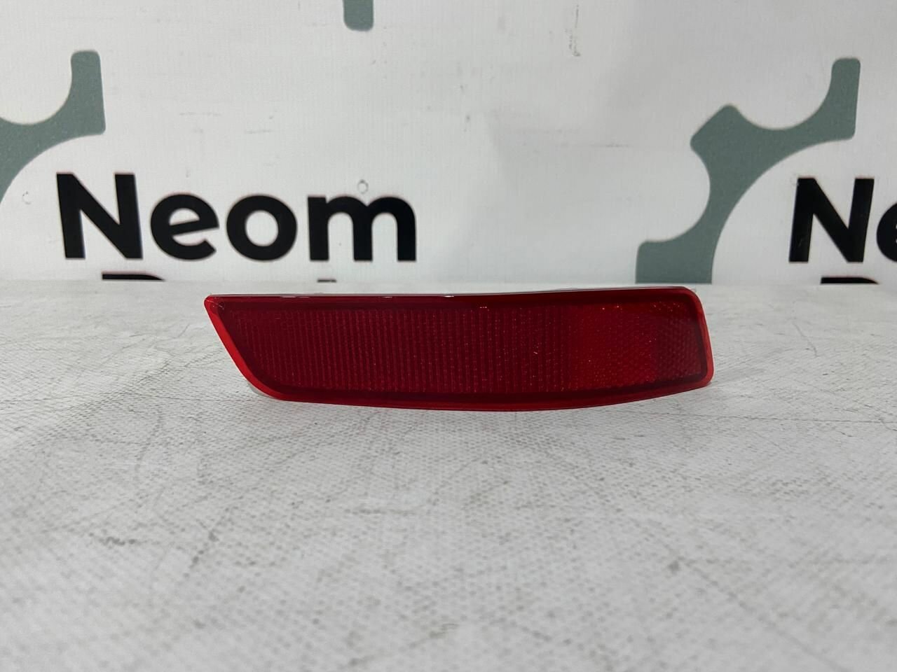 Катафот заднего бампера правый Toyota Corolla E180 2016-2019, Neom.Parts