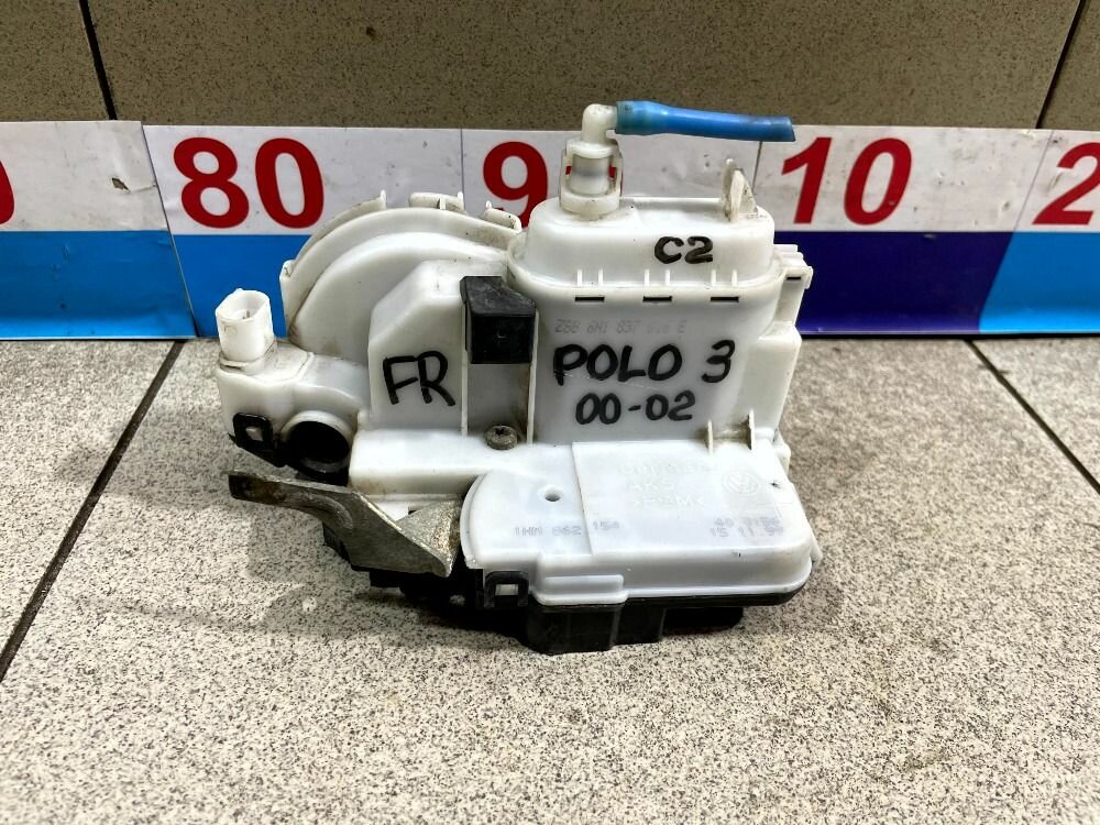 Замок двери передней правой VW Polo III 6N1837016E