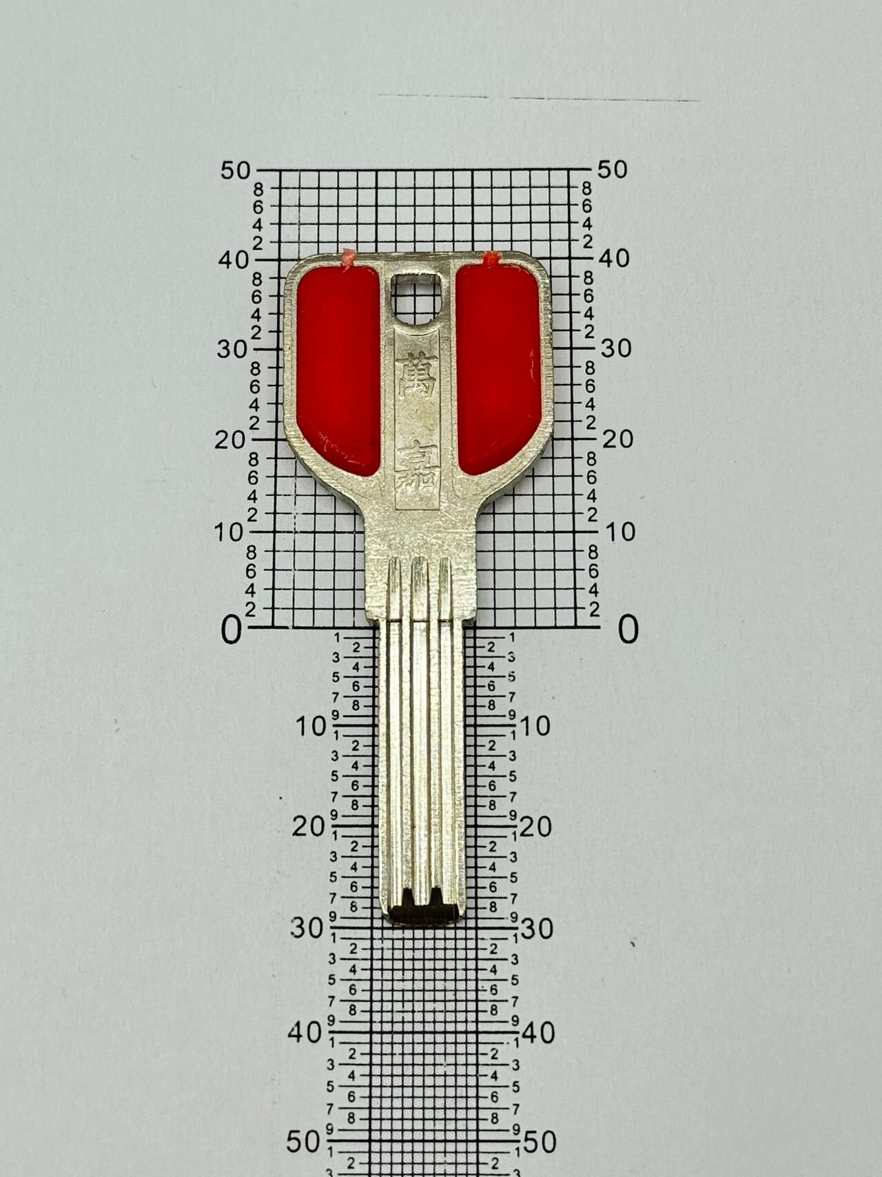 Вертикальный ключ MCM 3паза (30мм) профиль "Э" с пластиковыми вставками, (10шт