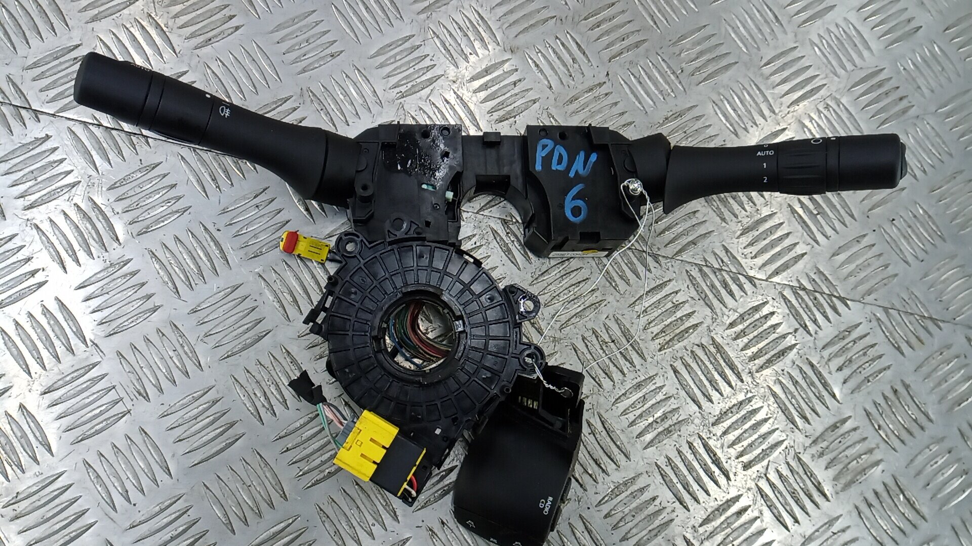 Переключатель поворотов и дворников (стрекоза) RENAULT FLUENCE 1